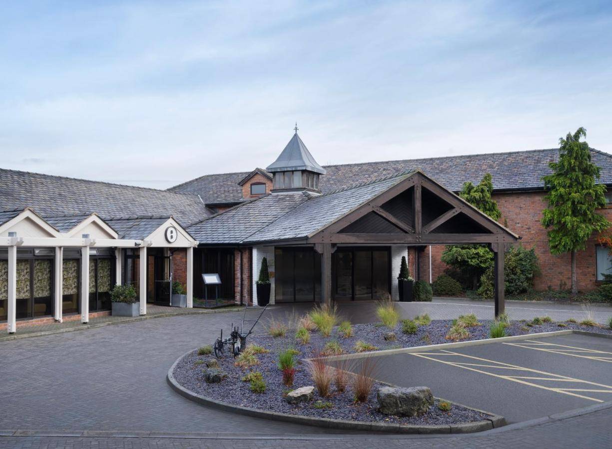 Delta Hotels by Marriott Manchester Airport, Hale Barns : -37% during ...