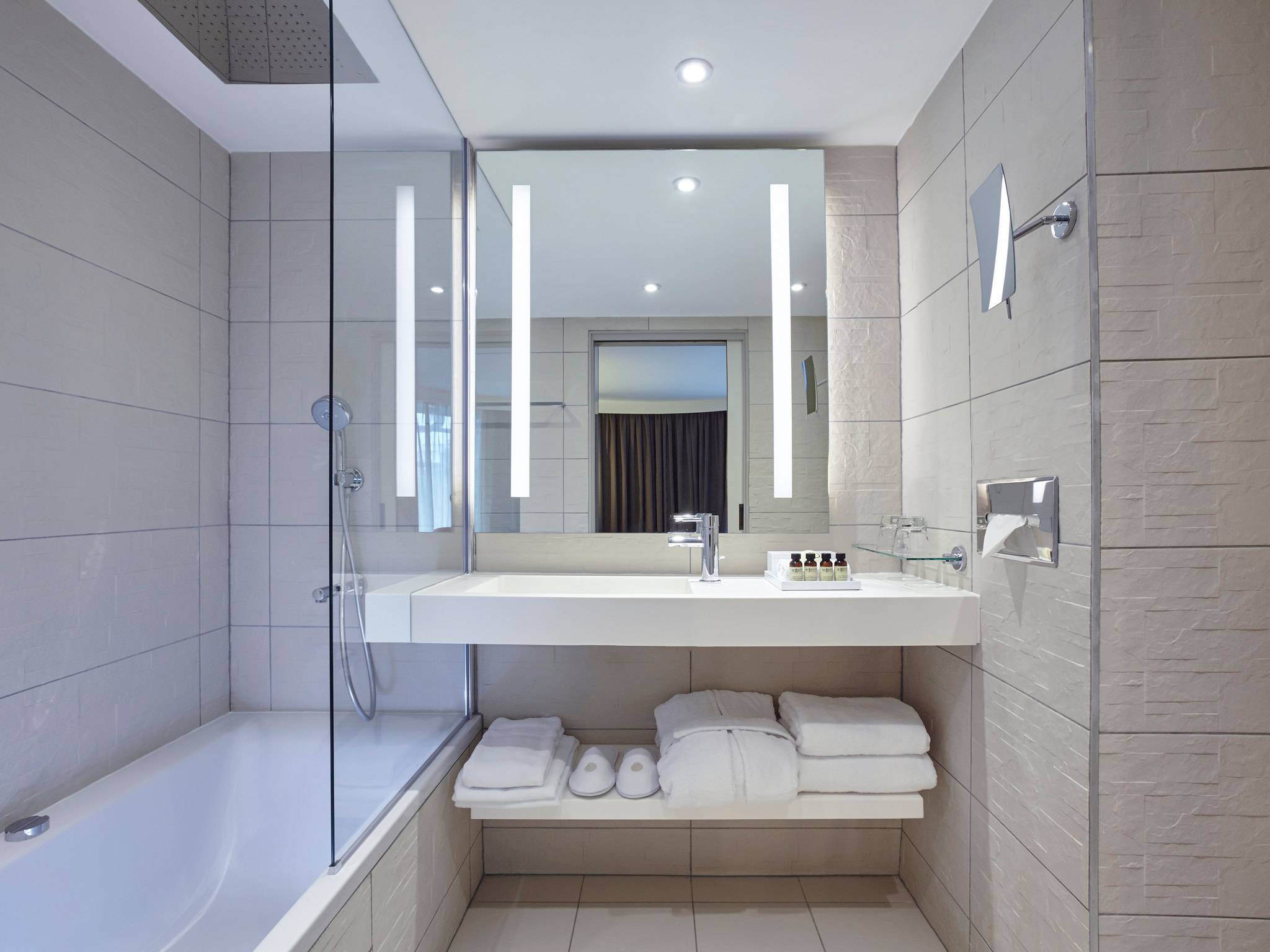 Pullman Paris Roissy-CDG Airport, Tremblay-en-France : -34% during the ...