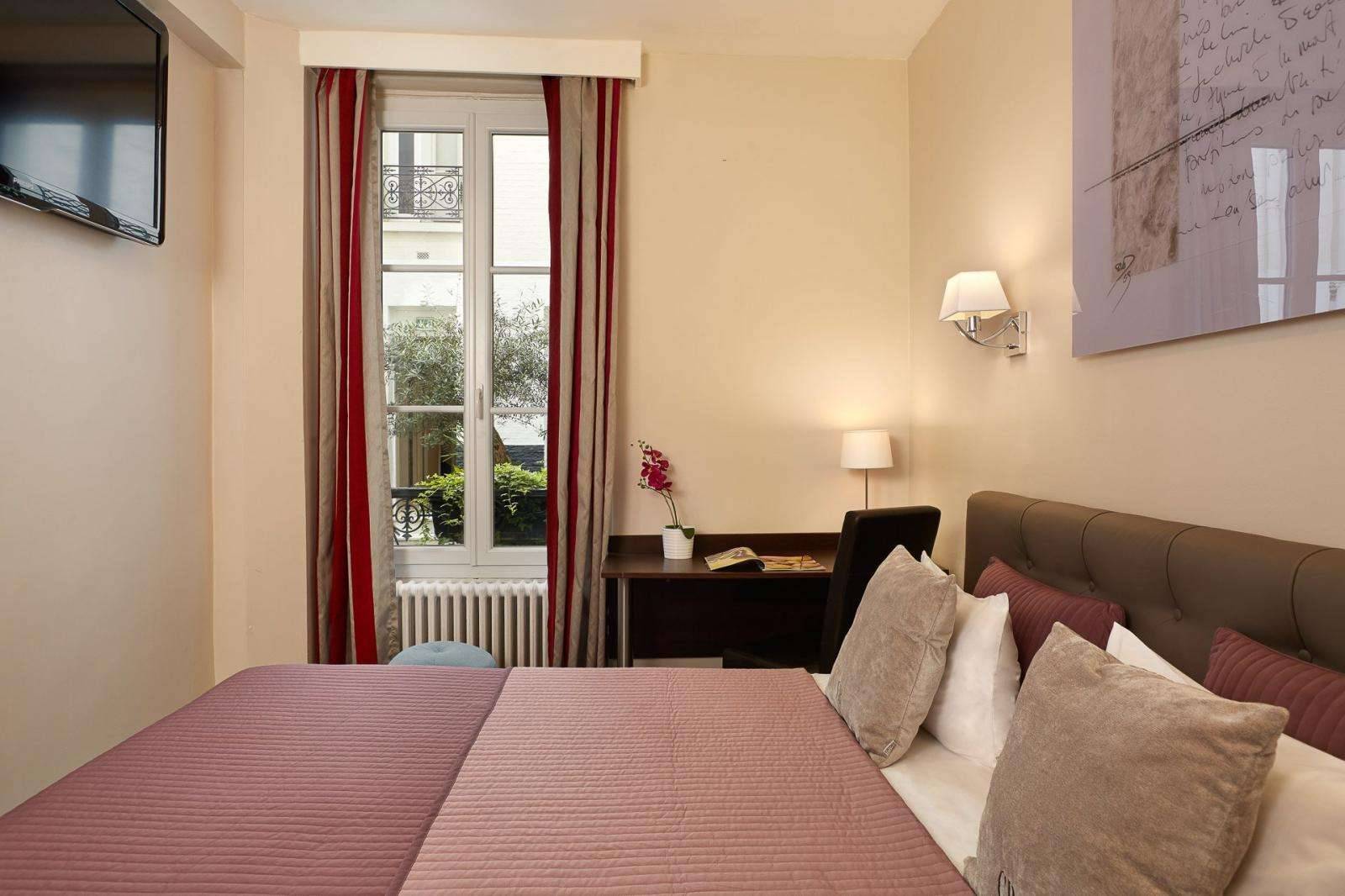 Hôtel Le Twelve, Paris 12ème : hotel during the day - Dayuse.com