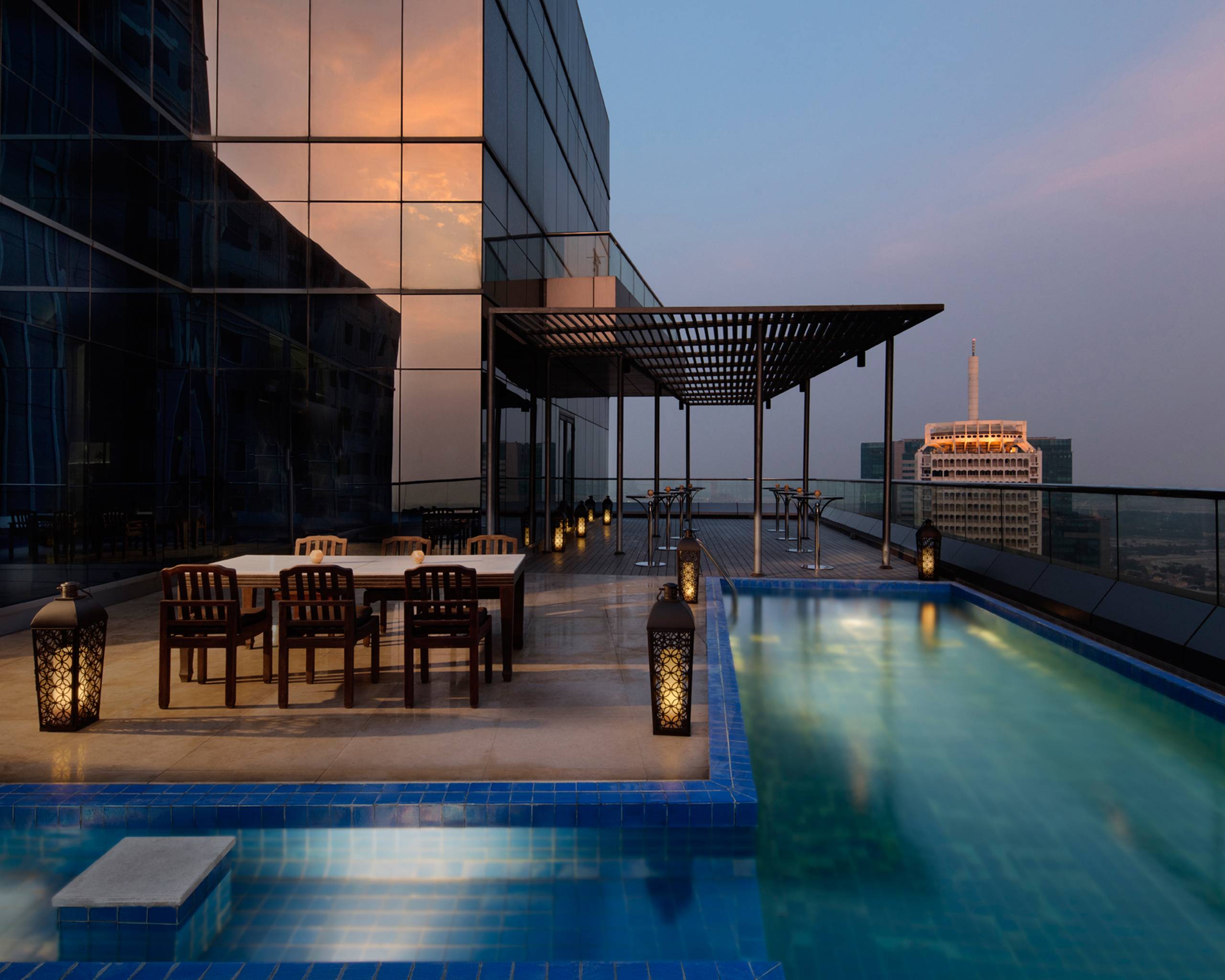 H hotel store