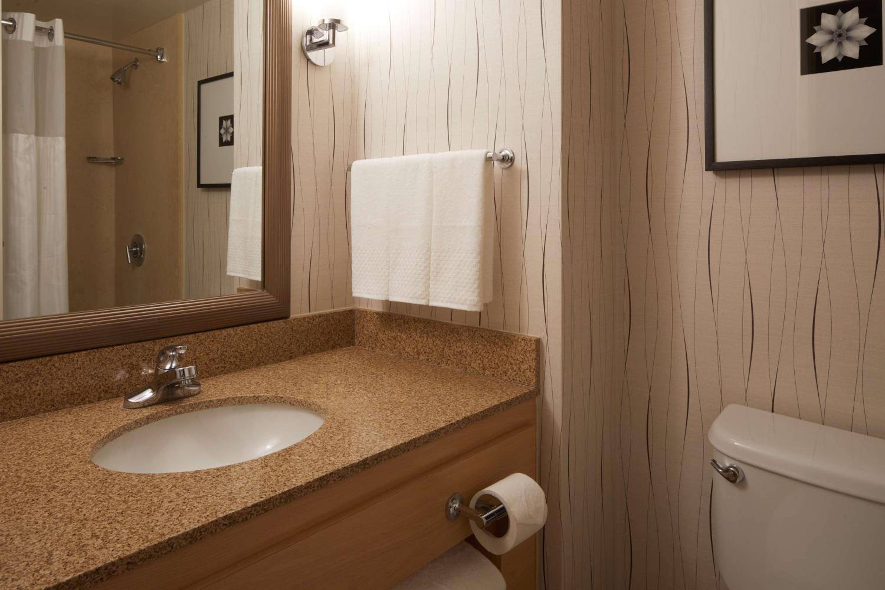 Hilton LAX Los Angeles Airport, Los Angeles : hotel during the day ...