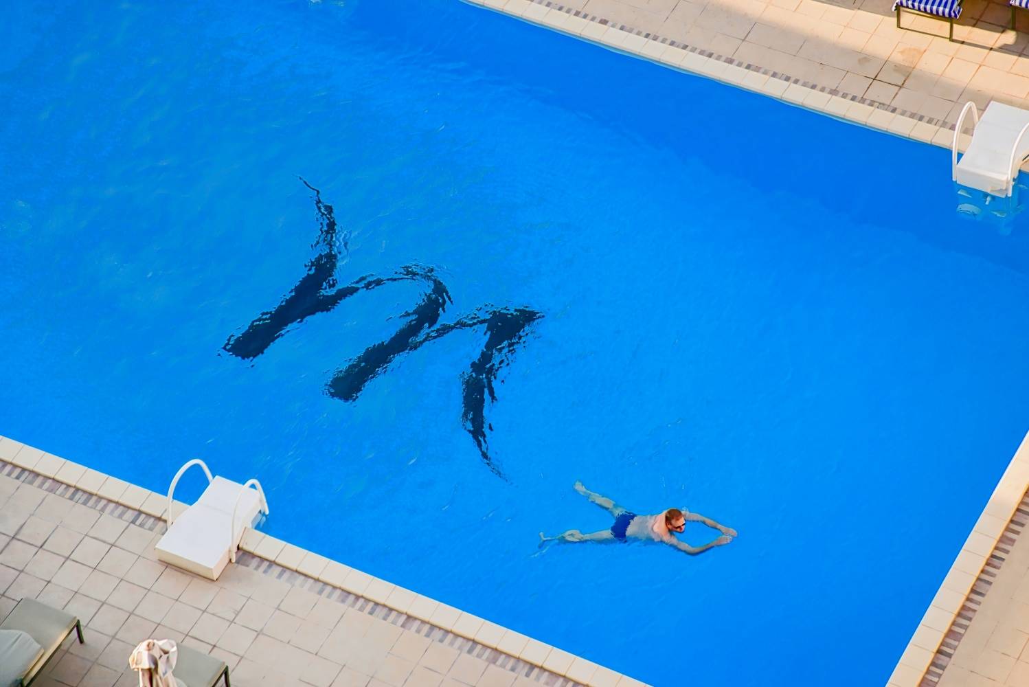 Mercure Grand Hotel Doha City Centre, Doha : hotel during the day ...