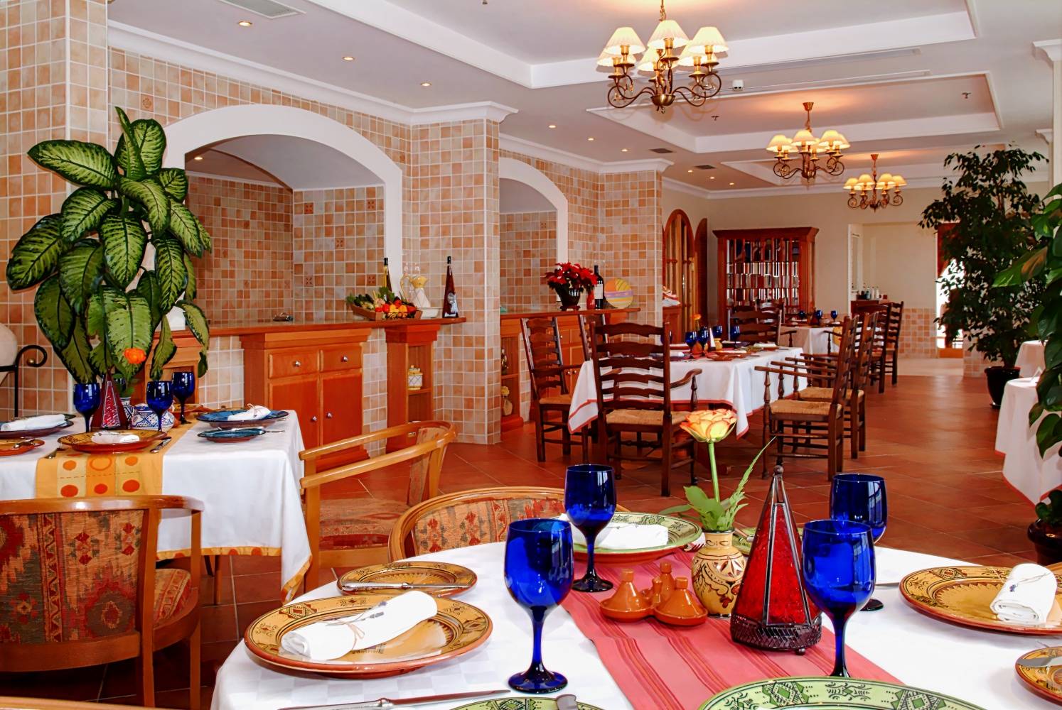 Mercure Grand Hotel Doha City Centre, Doha : hotel during the day ...