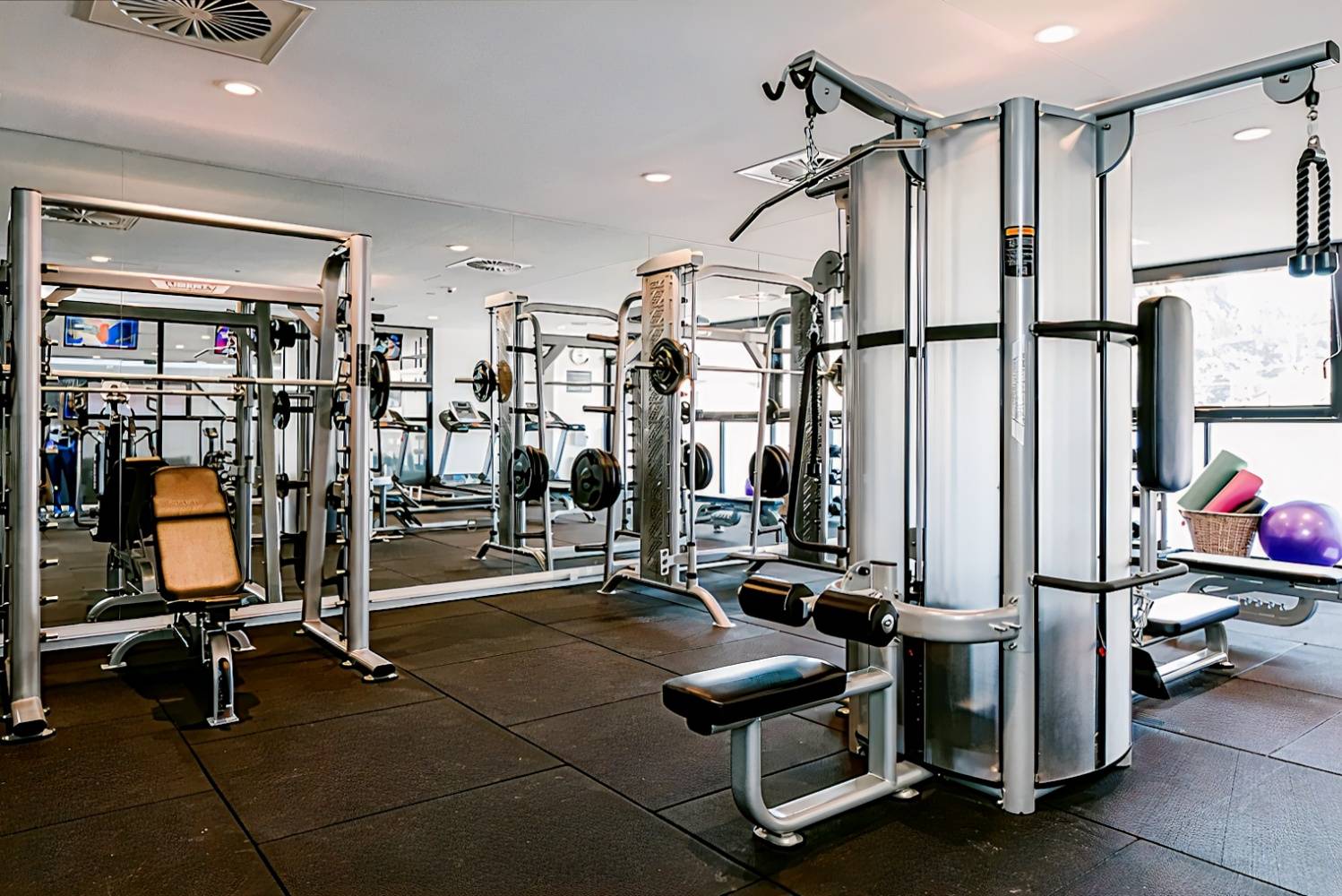 The Branksome Hotel and Residences, Mascot : -28% during the day ...