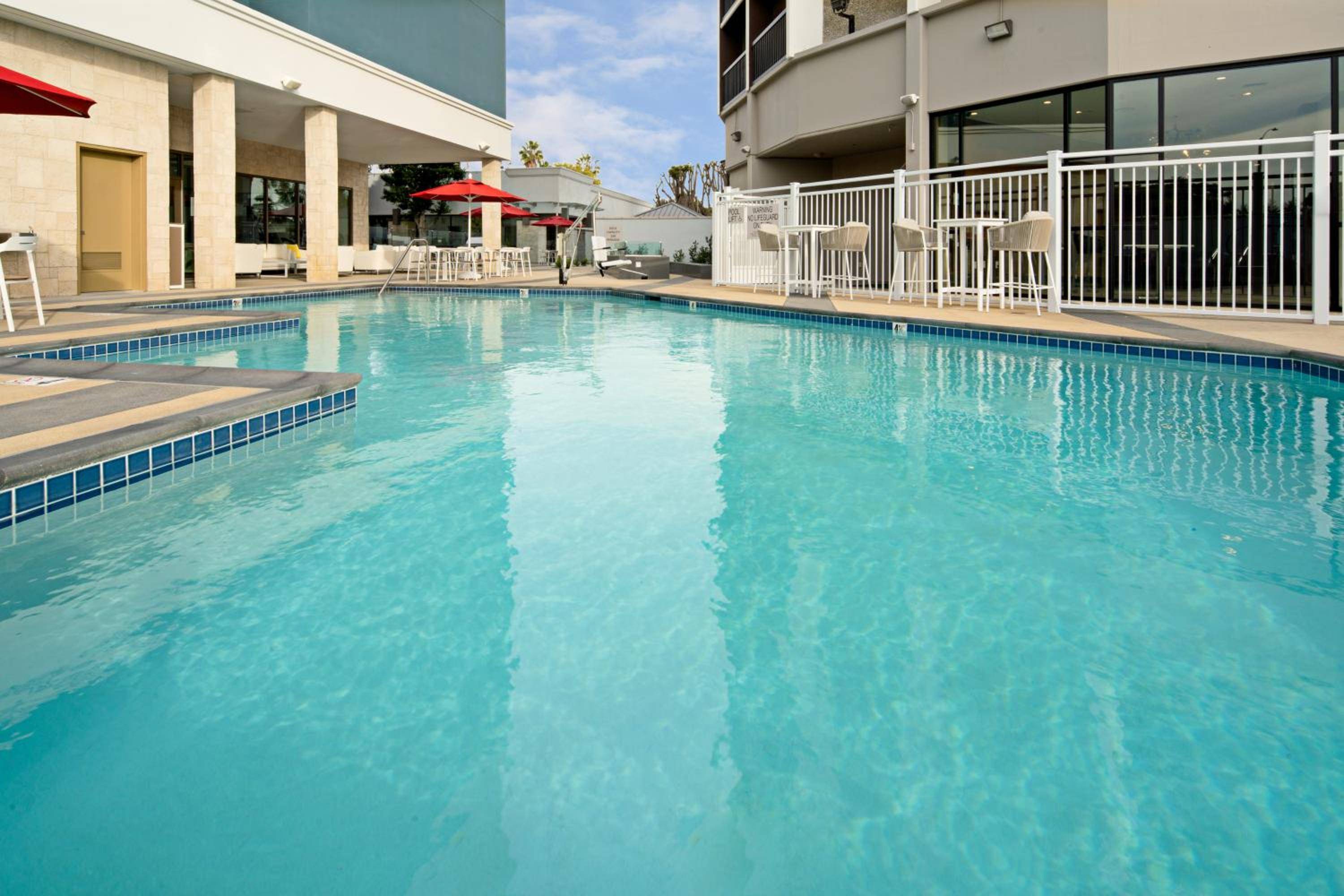 Holiday Inn Long Beach - Airport, an IHG Hotel, Long Beach : -33% ...