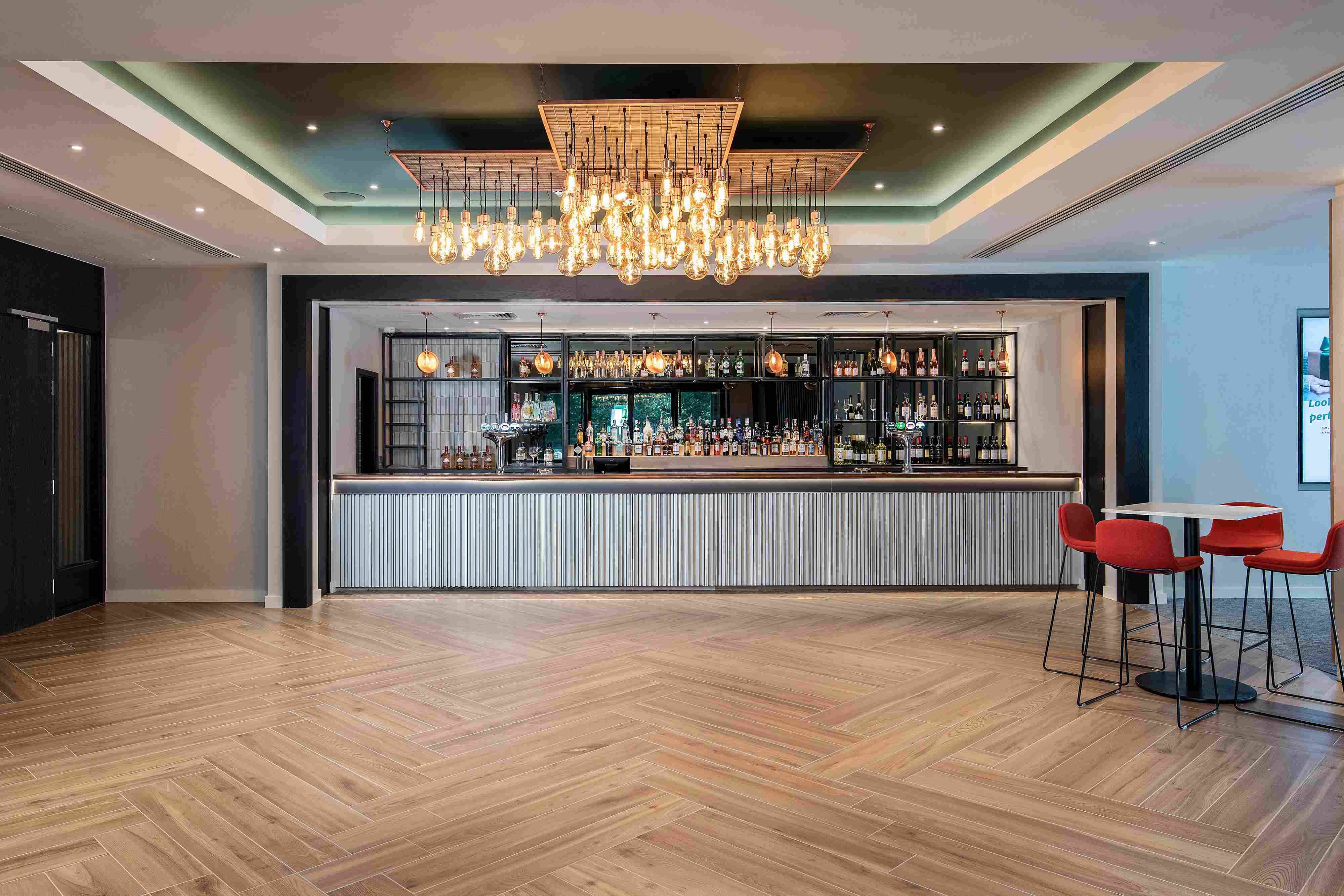 在 - Dayuse.com.hk位於Surrey 的 Holiday Inn London - Shepperton: 享受-24% 日間優惠