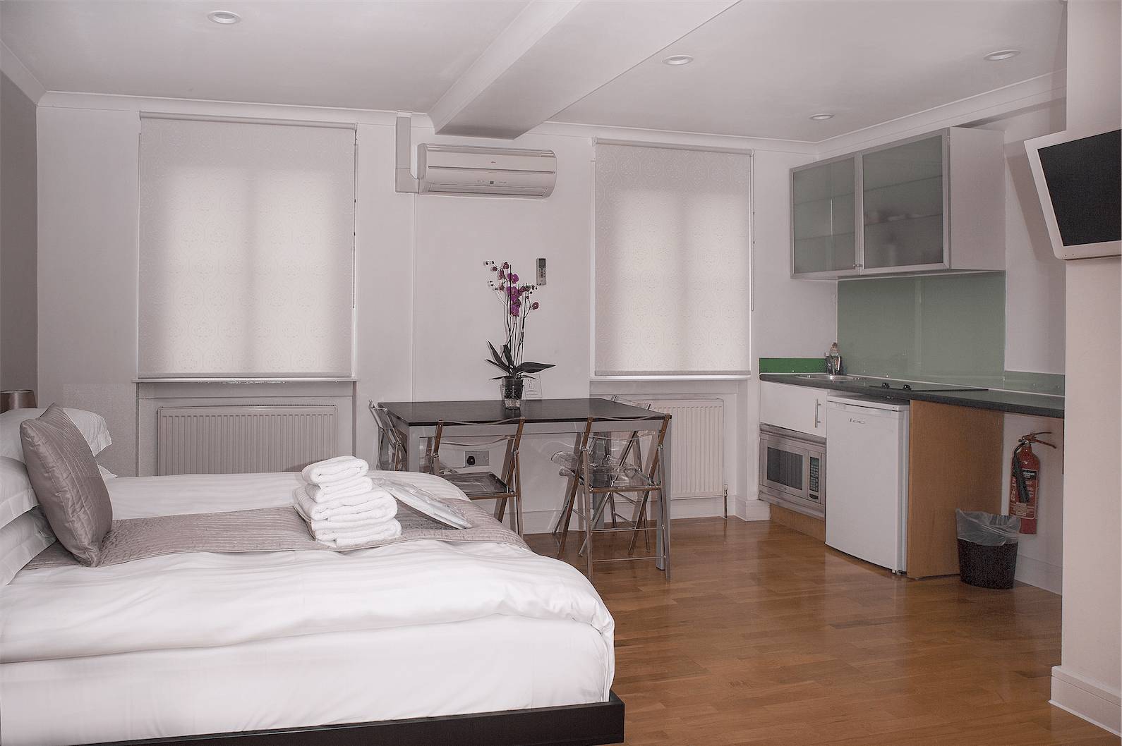 MStay Paddington Rooms, Bayswater : hotel during the day - Dayuse.com