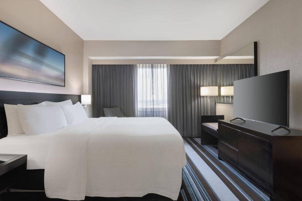 Courtyard by Marriott New York JFK Airport, Jamaica : -53% during the ...