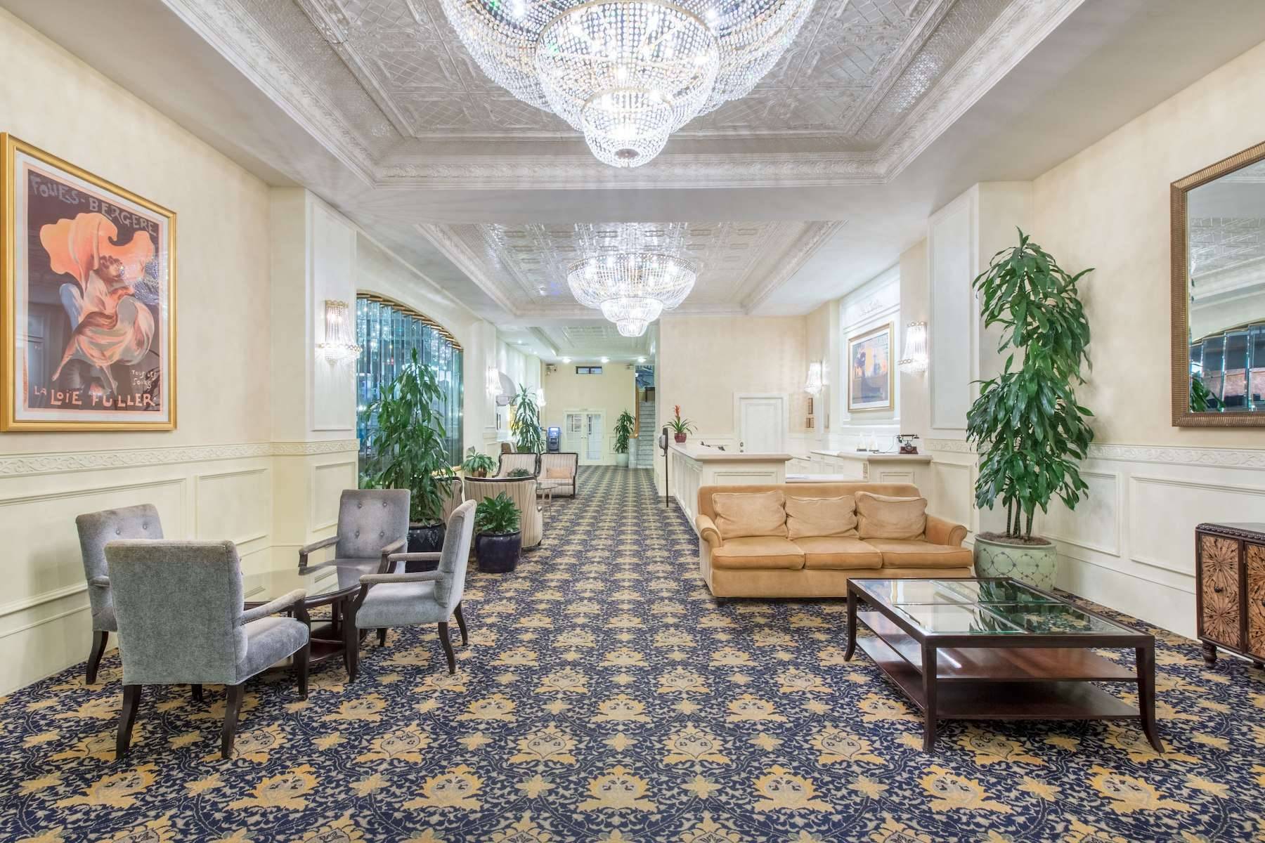 Ramada Gaslamp Convention Center, Downtown : hotel during the day ...